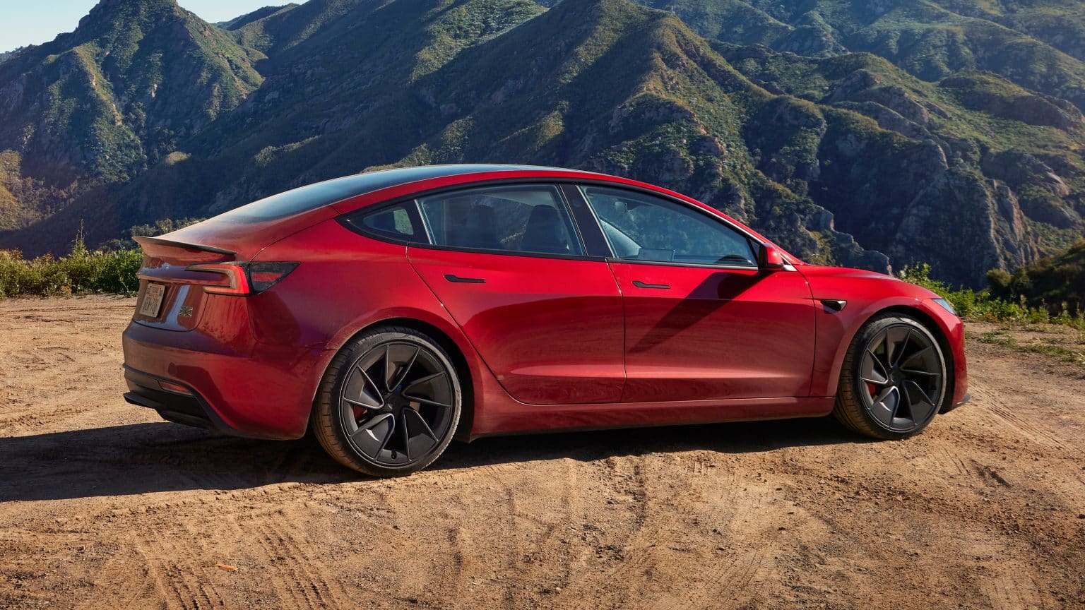 Tesla Model 3 Performance 510 Beygir Gücüyle Tanıtıldı